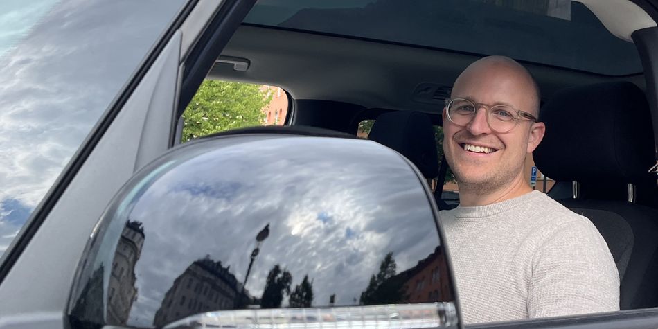 Neonode | White Papers | Comparative Study of Traditional and Digital Mirrors